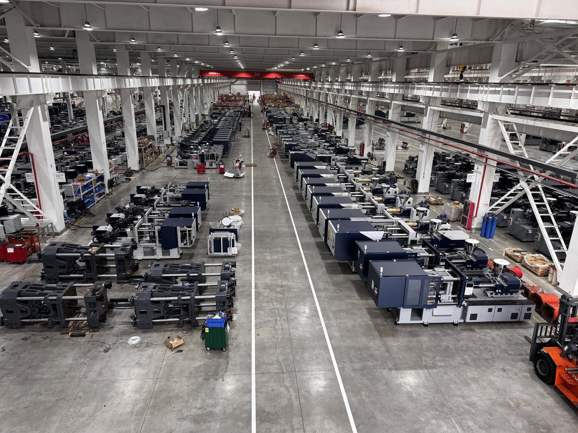 Injection molding machines - comprehensive guide 2025